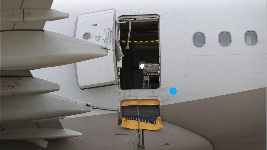 Airbus 321 Emergency Escape Exit Opened In-Flight - The Happening World ...